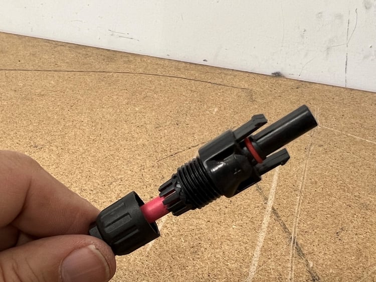 How to install or replace an MC4 connector