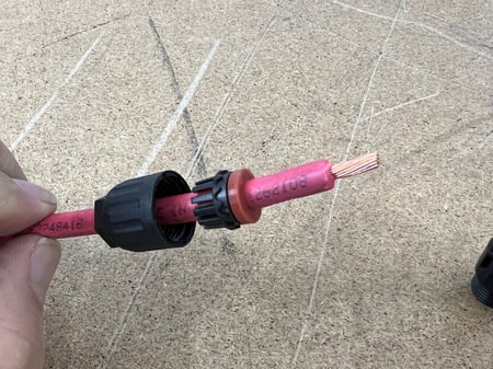 How to install or replace an MC4 connector