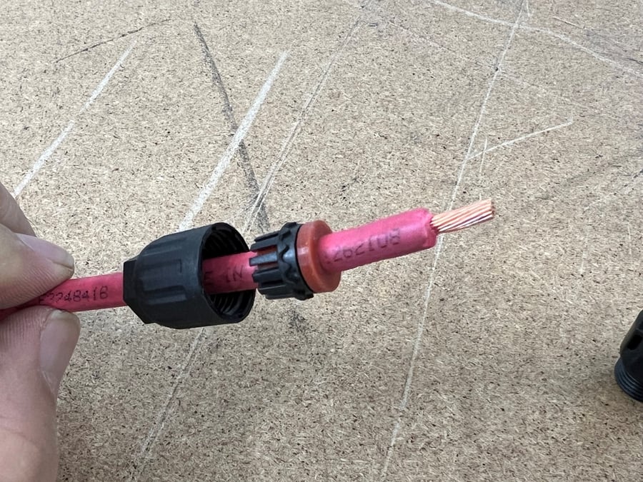 How to install or replace an MC4 connector