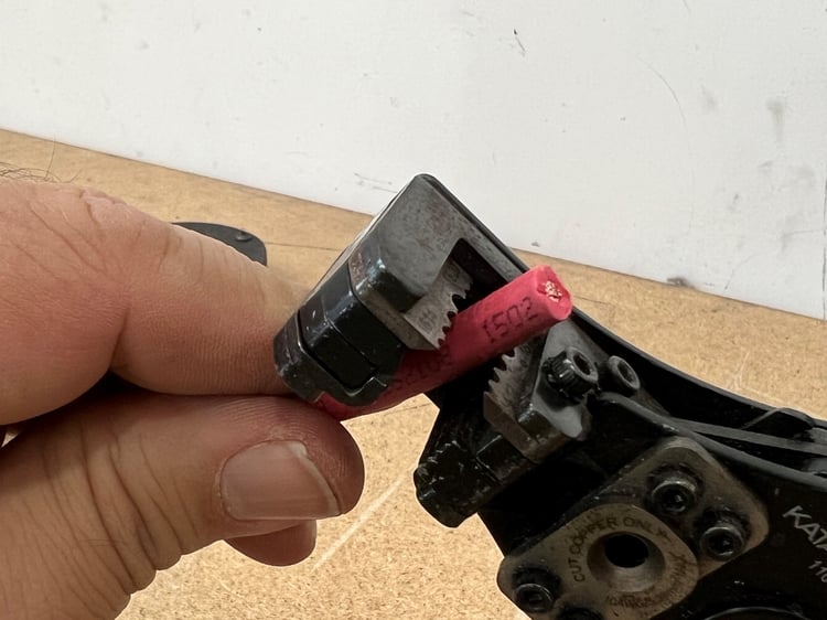 How to install or replace an MC4 connector